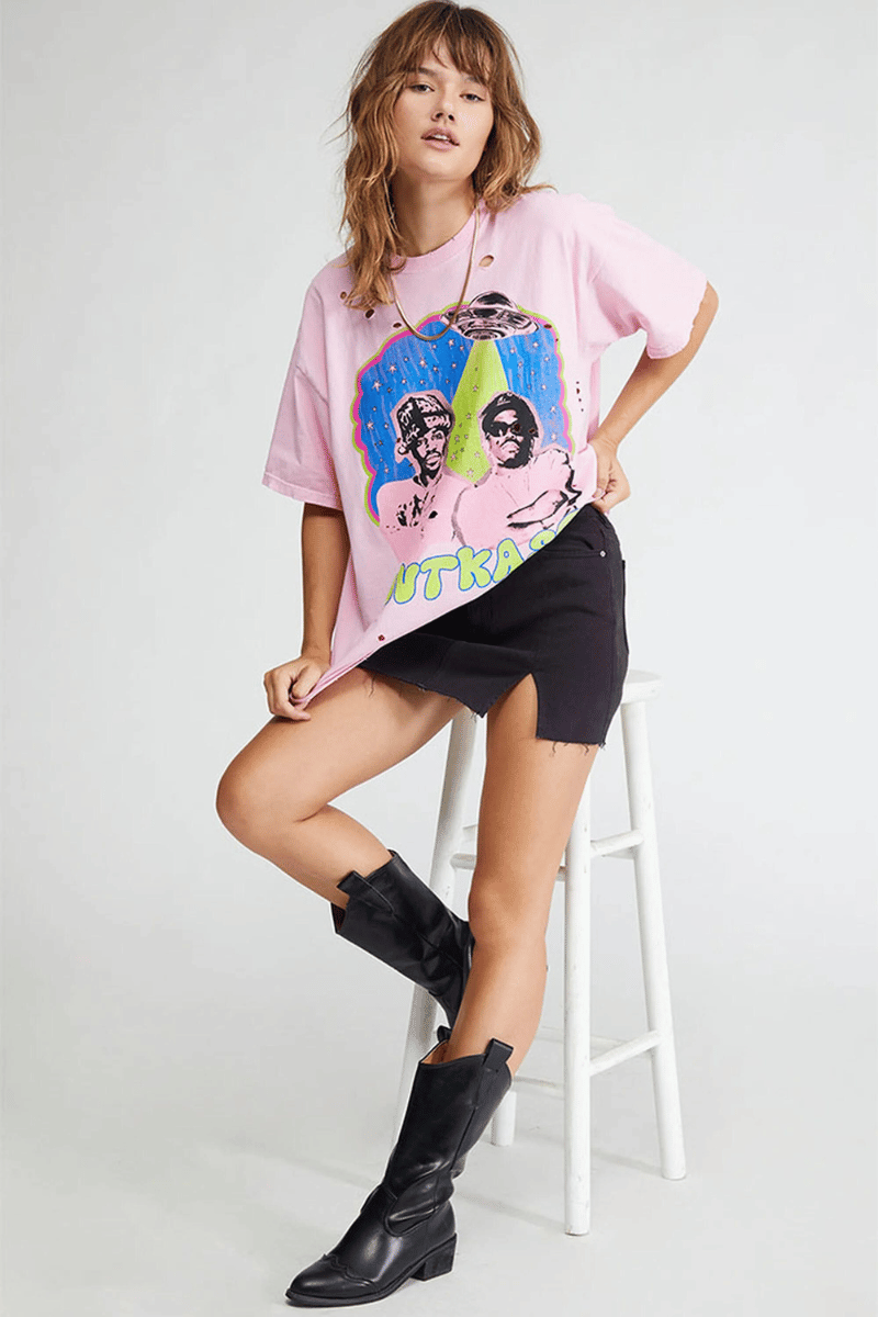 6 Chic Ways To Style An Oversized Graphic Tee | Eat n' Bougie