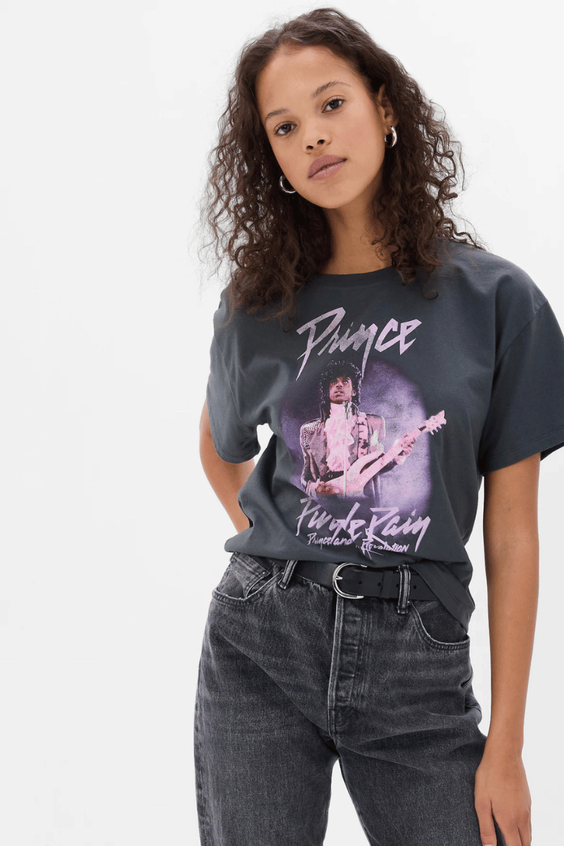 6 Chic Ways To Style An Oversized Graphic Tee | Eat n' Bougie